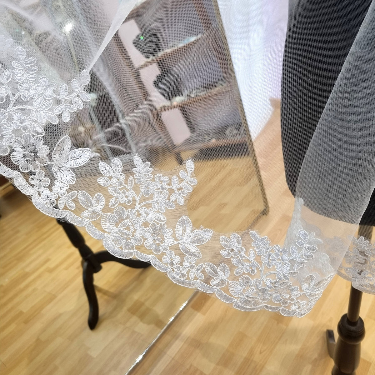 ETIOPIA Velo Ivory Corto con Encaje – Petit Atelier Bridal