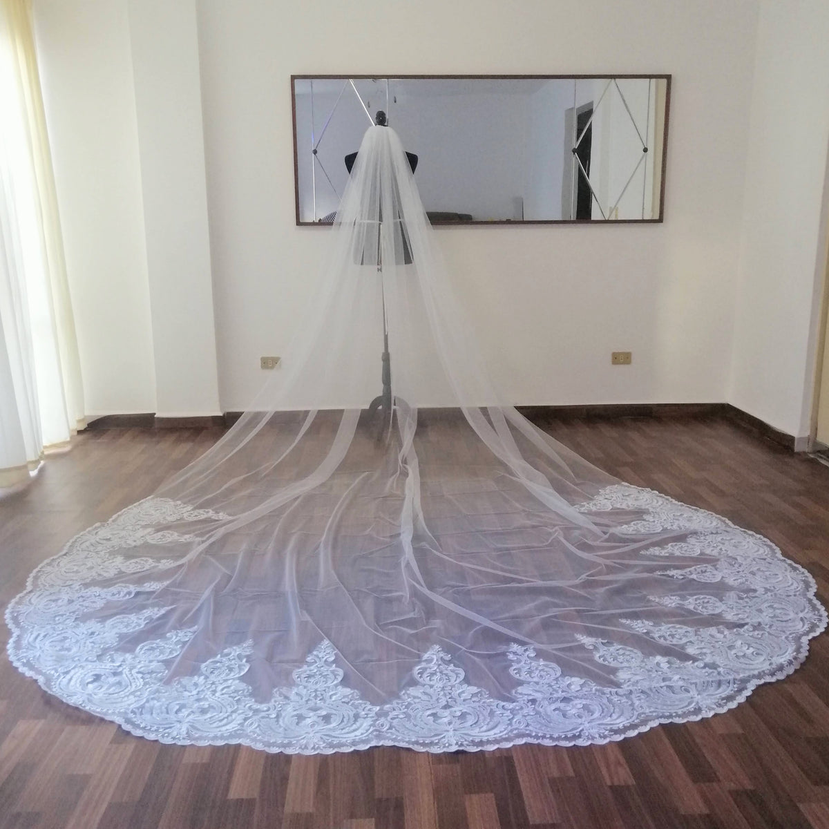 VB393 Velo Blanco 4 mts Encaje Grueso Abajo Lent – Petit Atelier Bridal